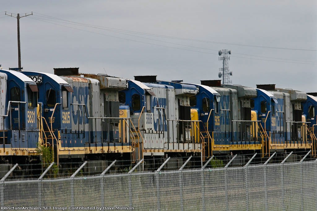 CSX 5831, 5905, 5886, 5835, 5900